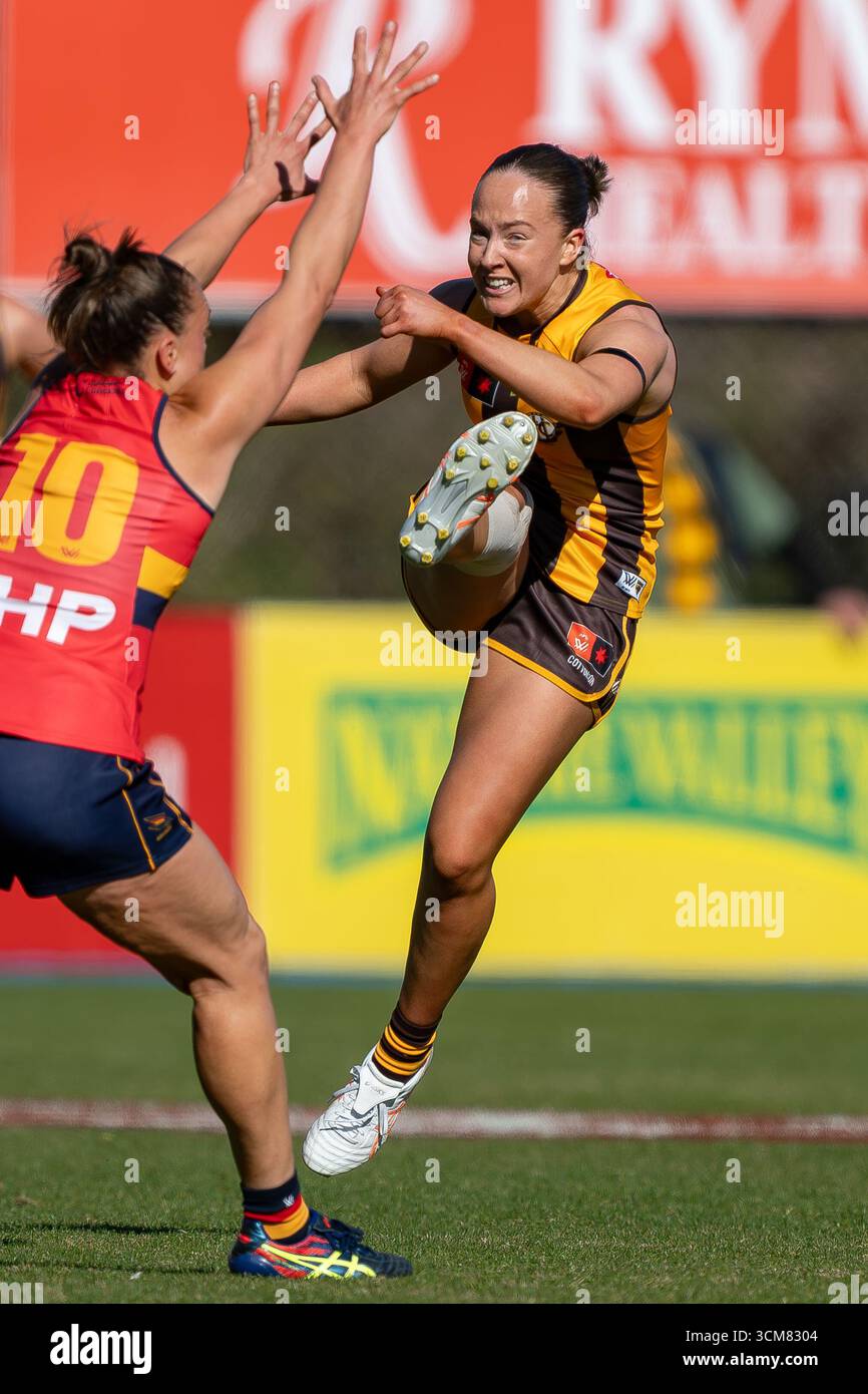 Jasmine Fleming of Hawthorn (R) seen in action during the AFLW Round 5 ...