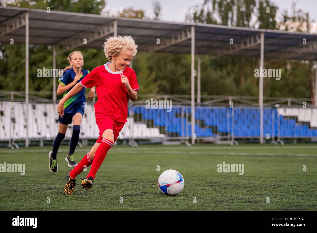 Boy girl playing outdoor hi-res stock photography and images - Alamy