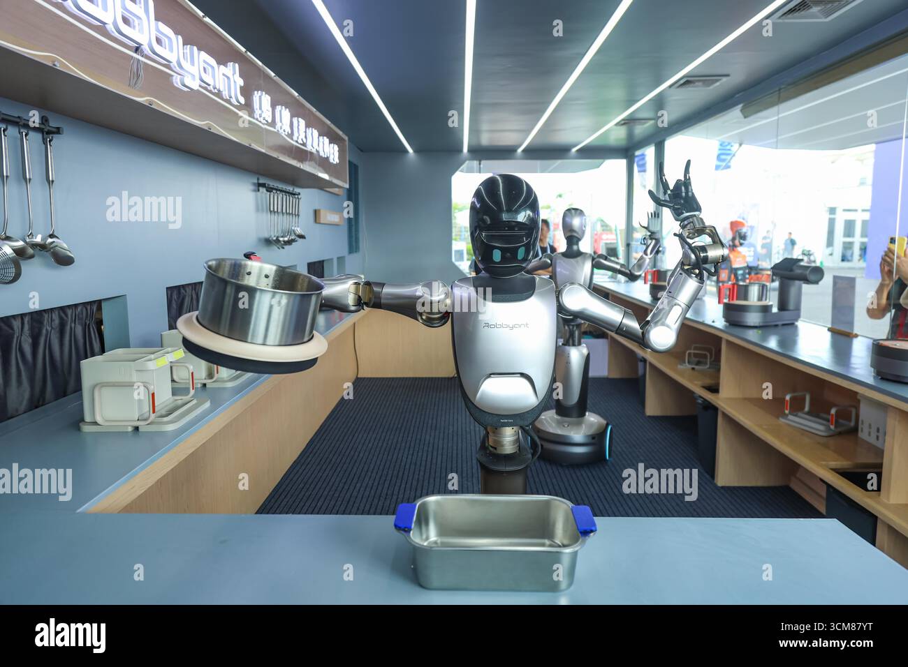 Robot chefs make debut at the 2025 Inclusion Conference on the Bund in ...