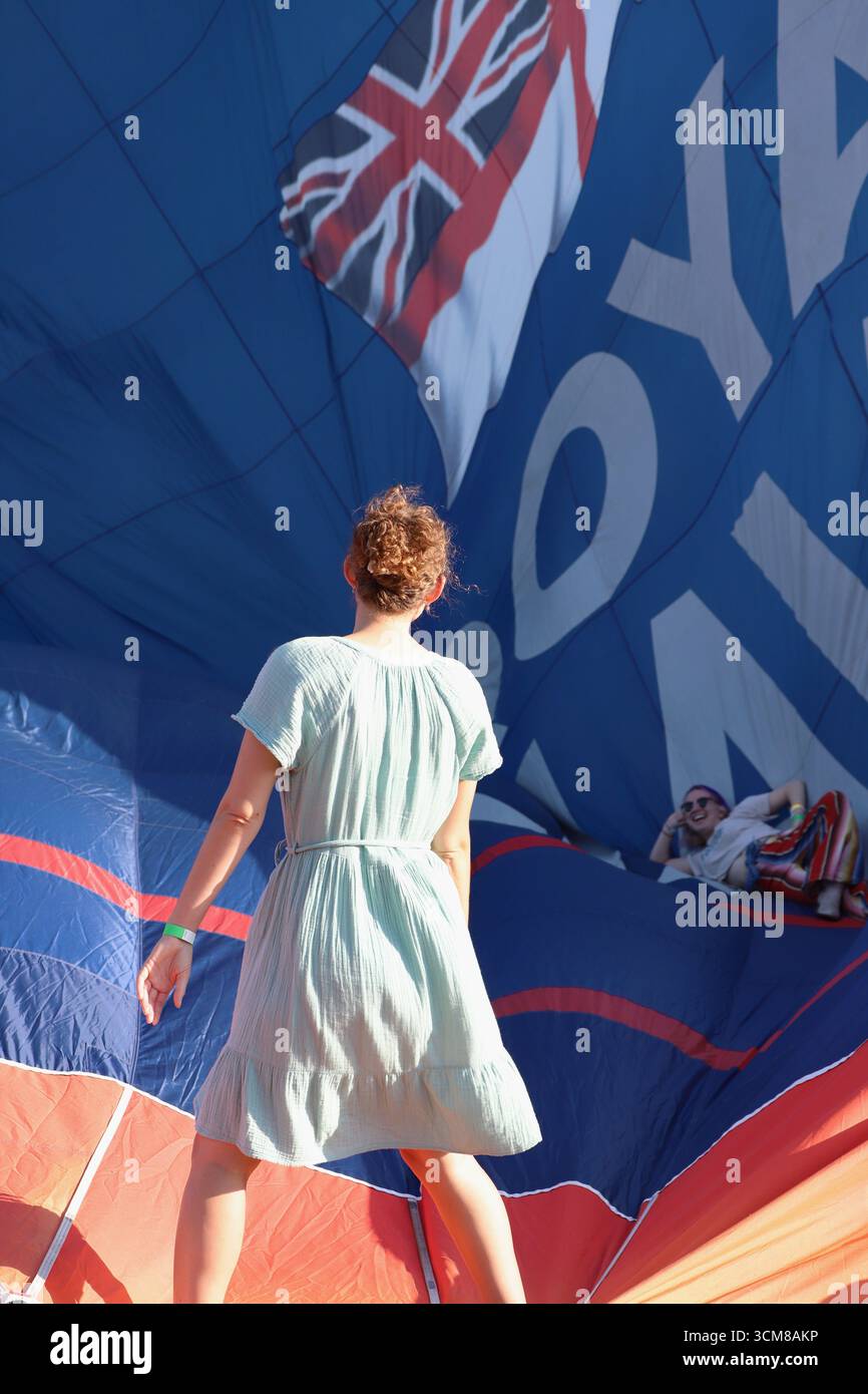Fly navy bristol balloon team hi-res stock photography and images - Alamy