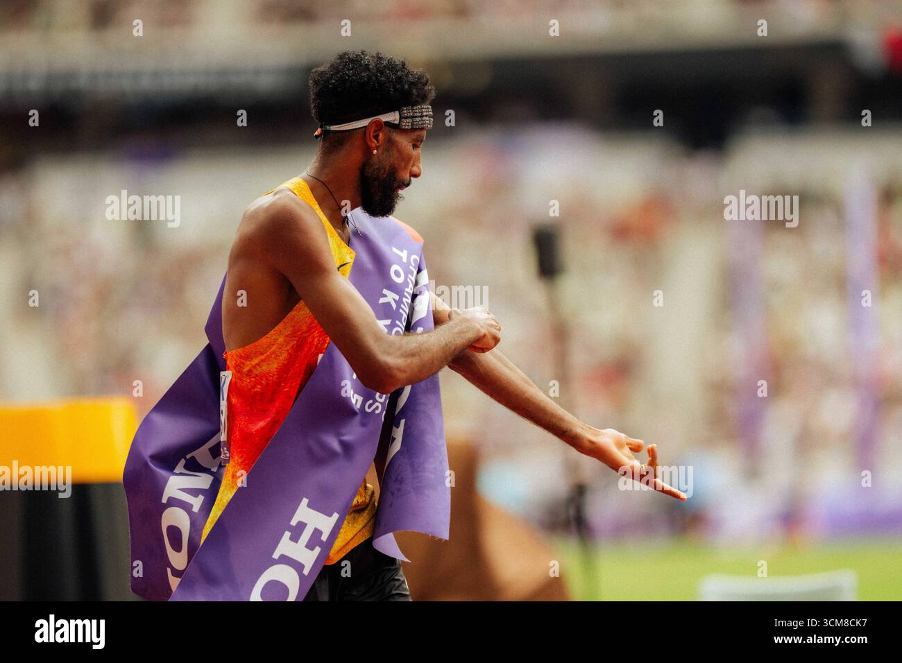 Alphonce Felix Simbu (TAN), Amanal Petros (GER) during the World ...
