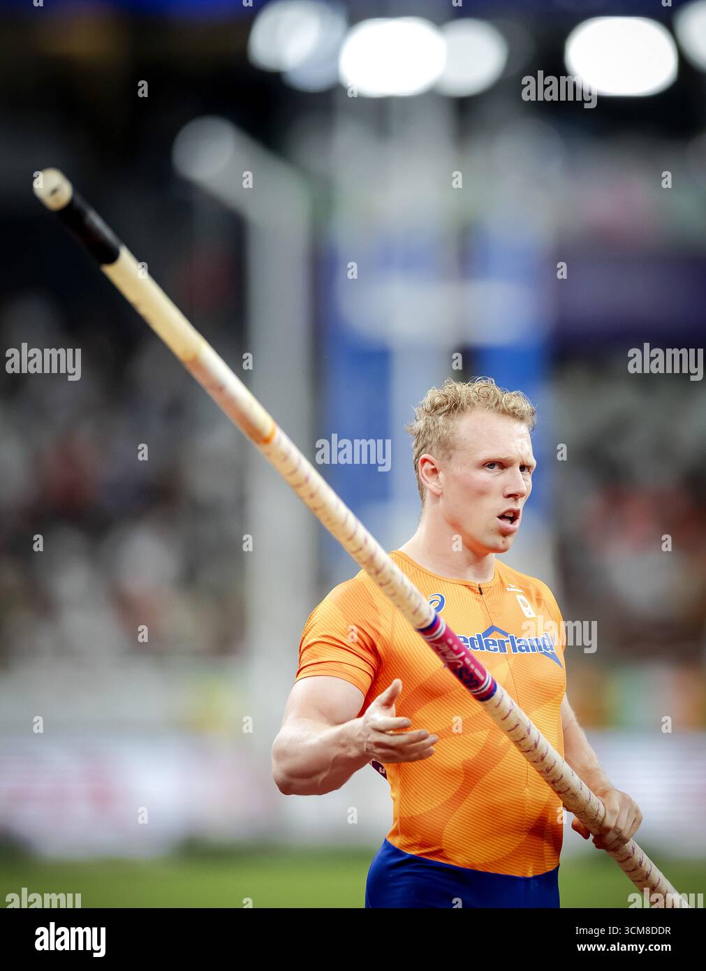 TOKYO - Menno Vloon in the pole vault final at the World Athletics ...