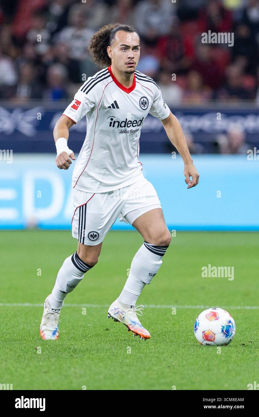 Arthur Theate (Eintracht Frankfurt, 3). Bundesliga, Bayer 04 Leverkusen ...