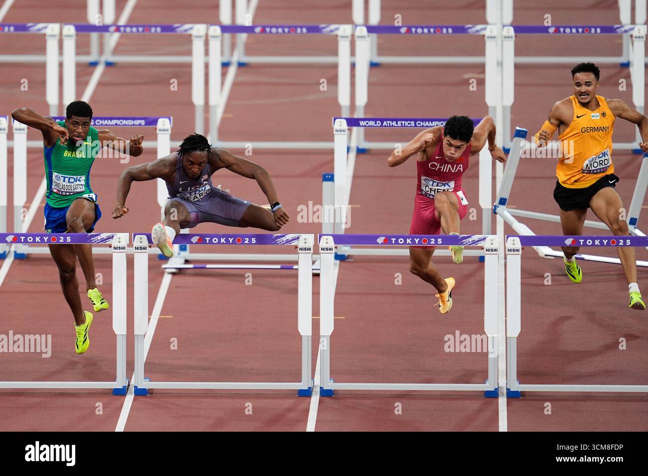 United States' Dylan Beard competes with Brazil's Thiago Resende ...
