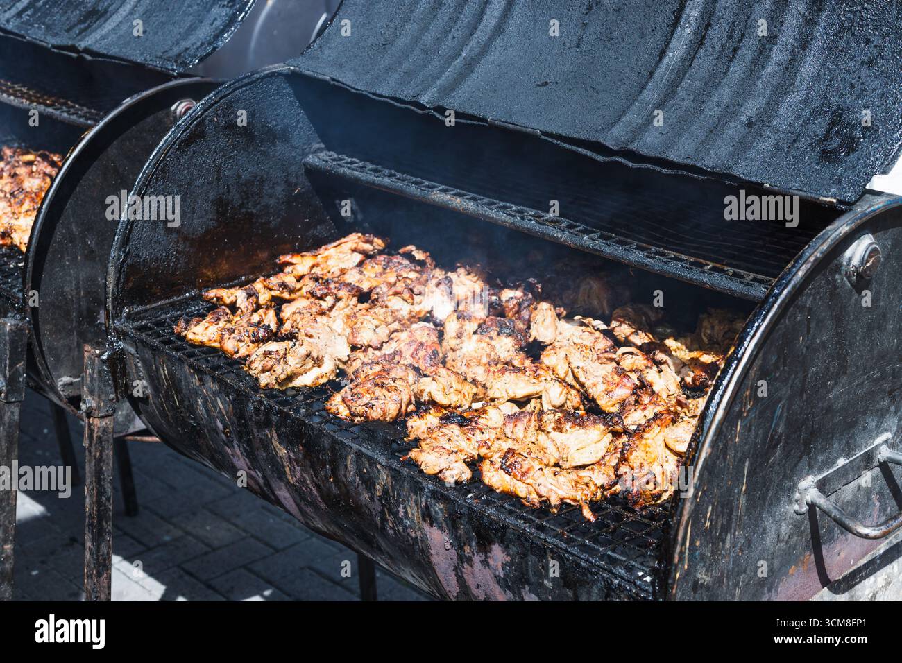Fire grilled chicken hi-res stock photography and images - Alamy