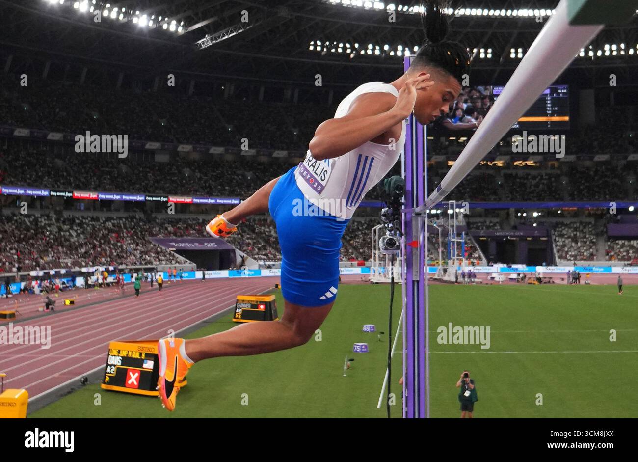 Greece's Emmanouil Karalis competes in the men's pole vault final at ...