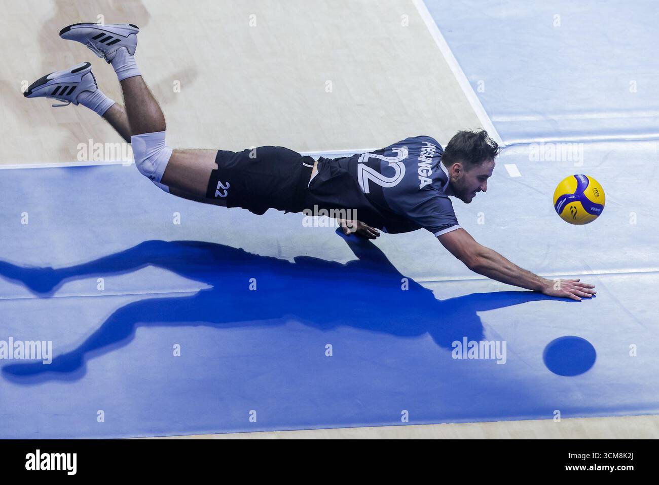 (250915) -- QUEZON CITY, Sept. 15, 2025 (Xinhua) -- Isaac Heslinga of ...