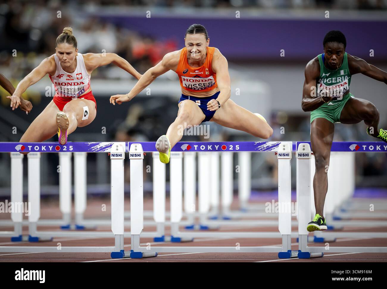 TOKYO - Nadine Visser in the 100-meter hurdles at the World Athletics ...
