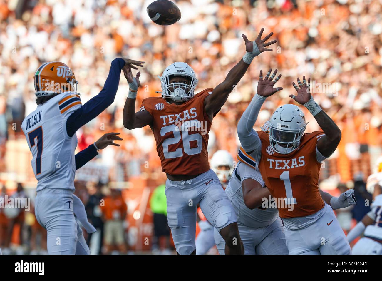 AUSTIN, TX - SEPTEMBER 13: Linebacker Ty'Anthony Smith #26 of the Texas ...