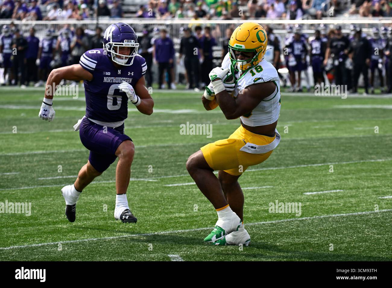 Oregon tight end Kenyon Sadiq (18) catches a touchdown pass as ...