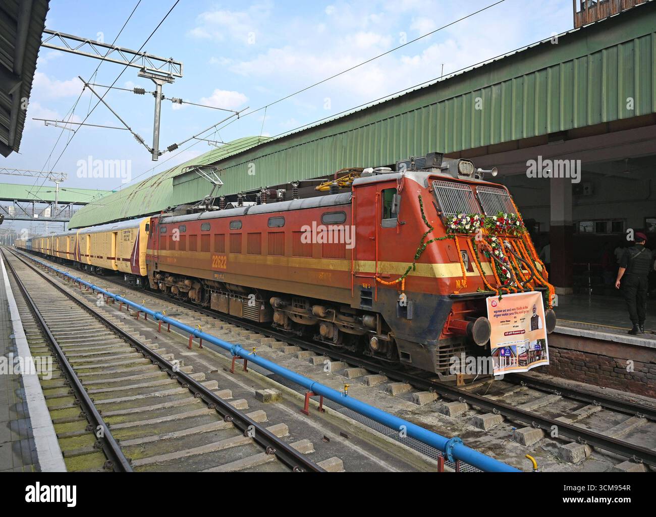 SRINAGAR, INDIA - SEPTEMBER 15: The Joint Parcel Product - Rapid Cargo ...