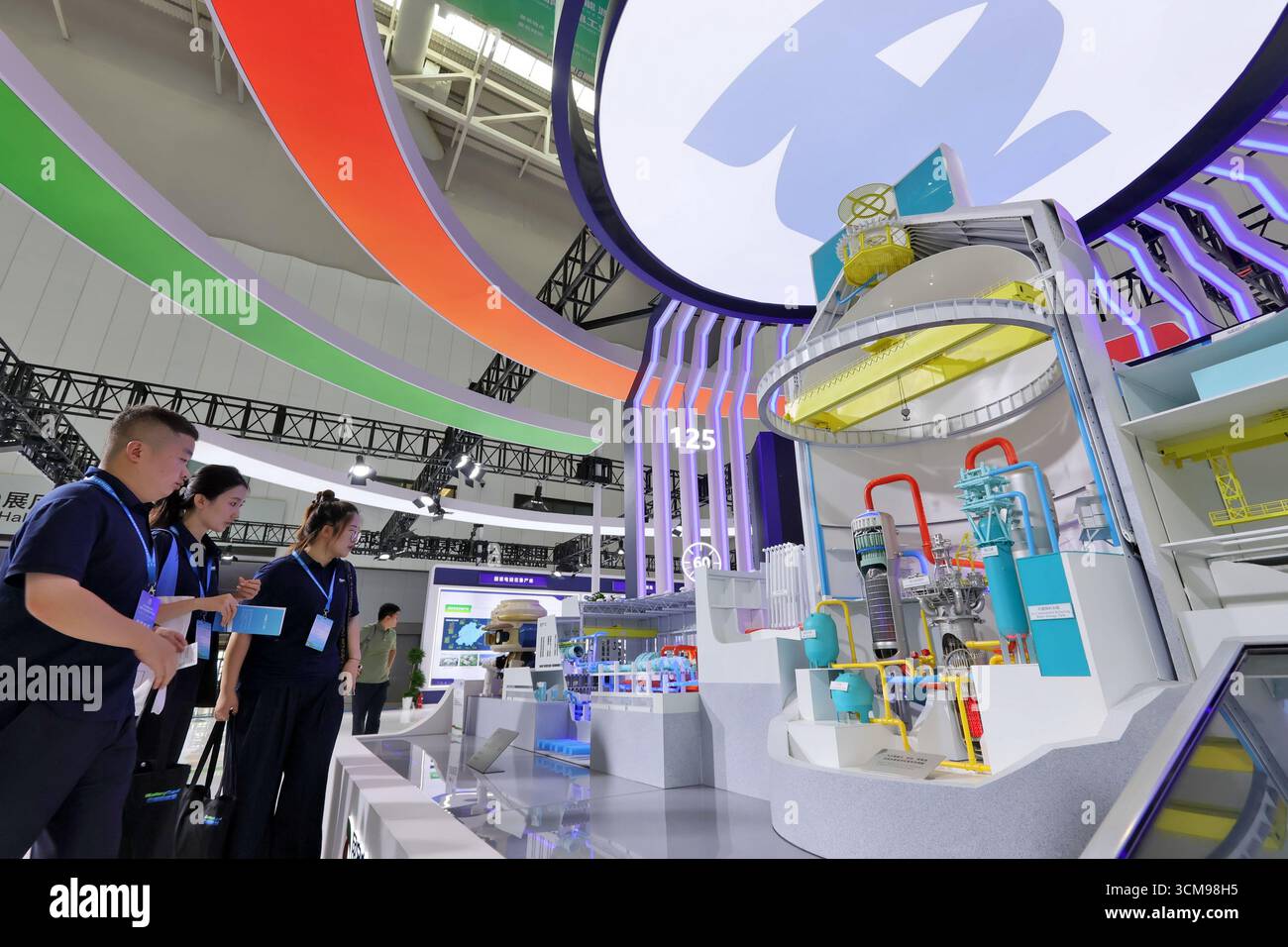 YANTAI, CHINA - SEPTEMBER 15, 2025 - Viewers watch the "CAP1400 ...