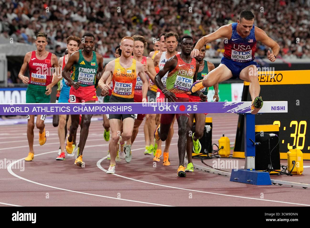 United States' Daniel Michalski, right, races ahead of others to ...