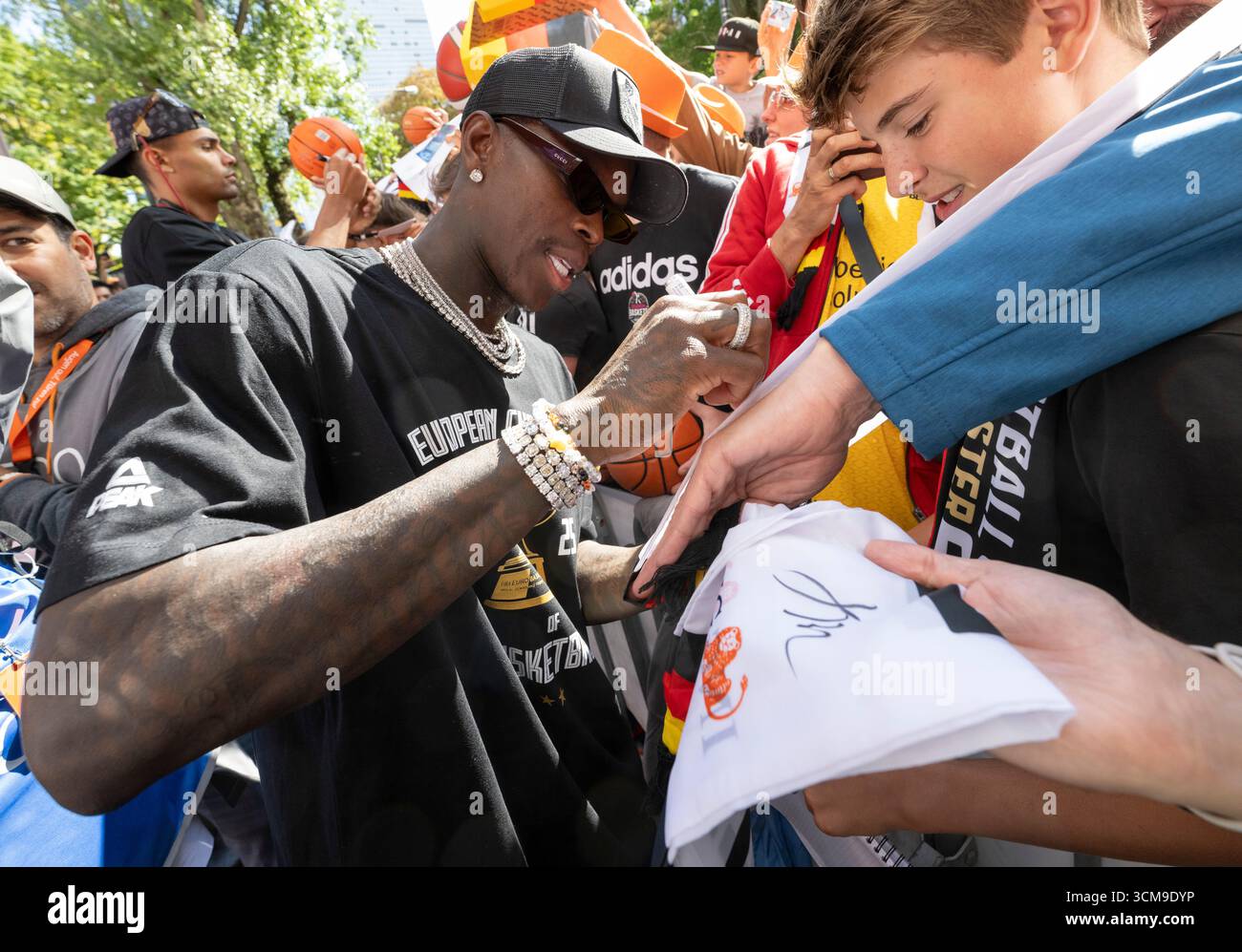 15 September 2025, Hesse, Frankfurt/Main: Captain Dennis Schröder signs ...