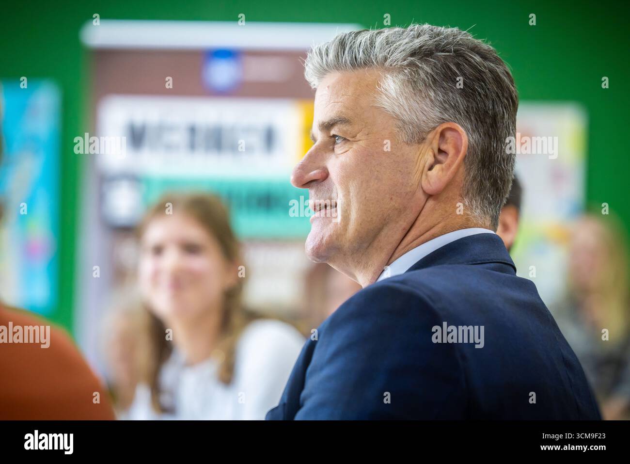 NIJMEGEN – Outgoing State Secretary Koen Becking (VVD, Primary ...