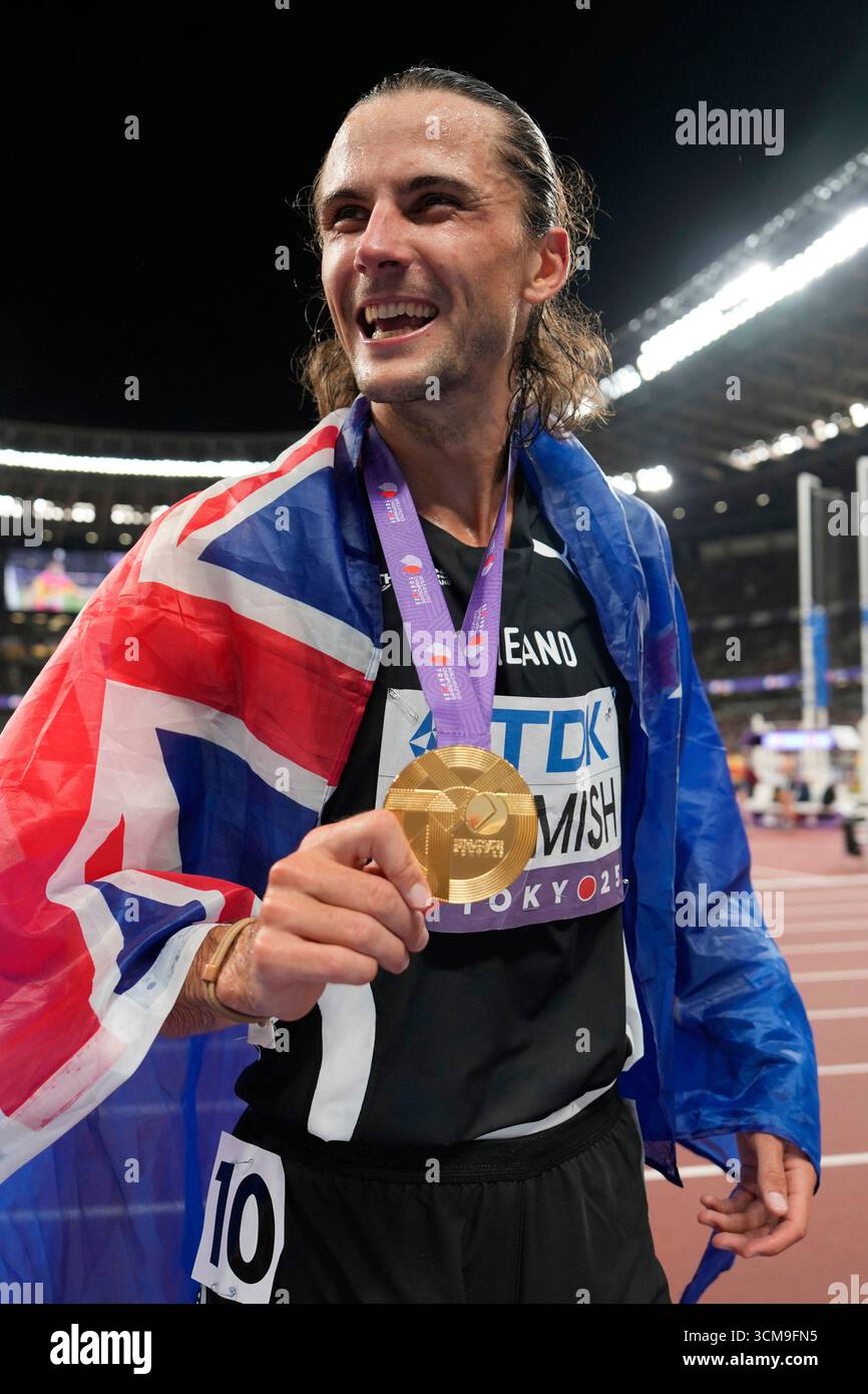 Gold medalist New Zealand's Geordie Beamish celebrates after winning ...