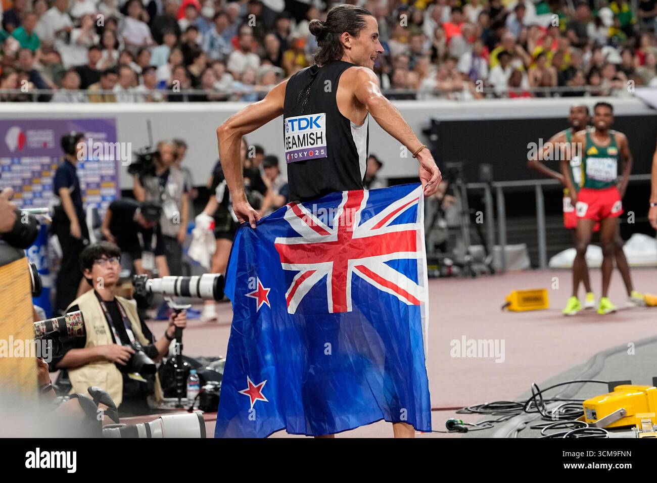 Gold medalist New Zealand's Geordie Beamish celebrates after winning ...