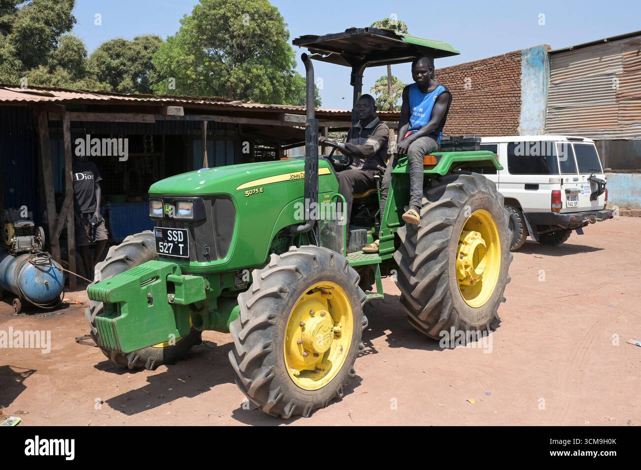 SOUTH-SUDAN, state Western Bahr el Ghazal, town Wau, farmer with John ...