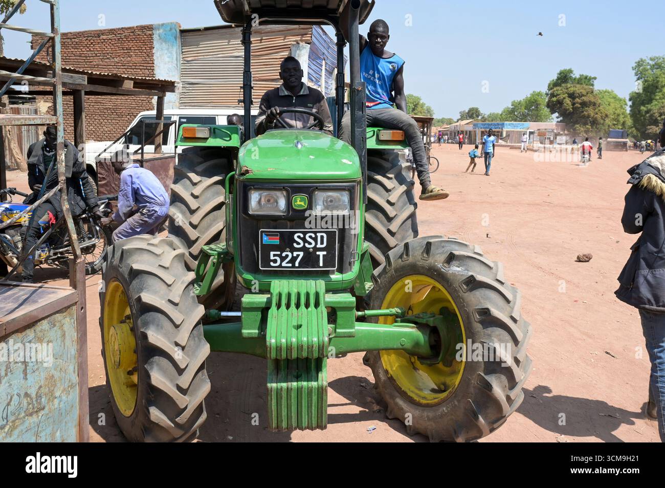 SOUTH-SUDAN, state Western Bahr el Ghazal, town Wau, farmer with John ...