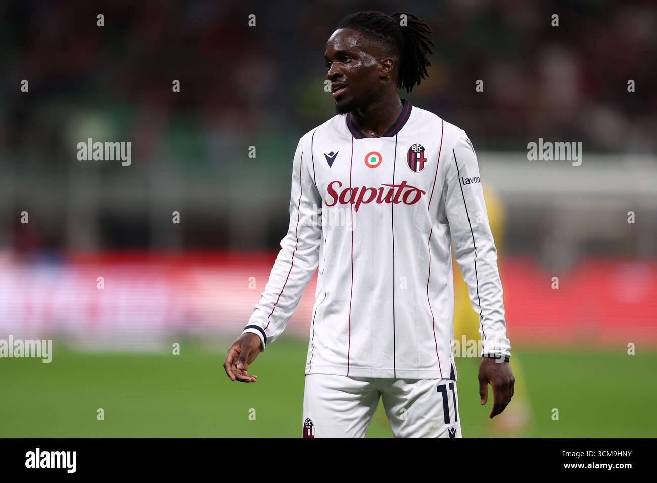 Jonathan Rowe of Bologna Fc looks on during the Serie A match beetween ...