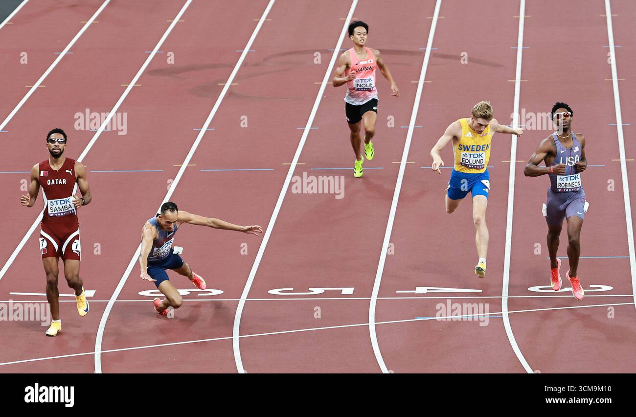(250915) -- TOKYO, Sept. 15, 2025 (Xinhua) -- Tyri Donovan (2nd L) of ...
