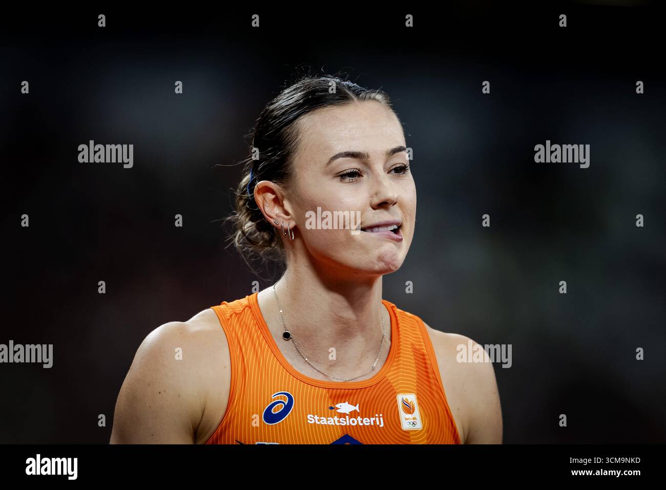 TOKYO - Nadine Visser in the final of the 100-meter hurdles at the ...