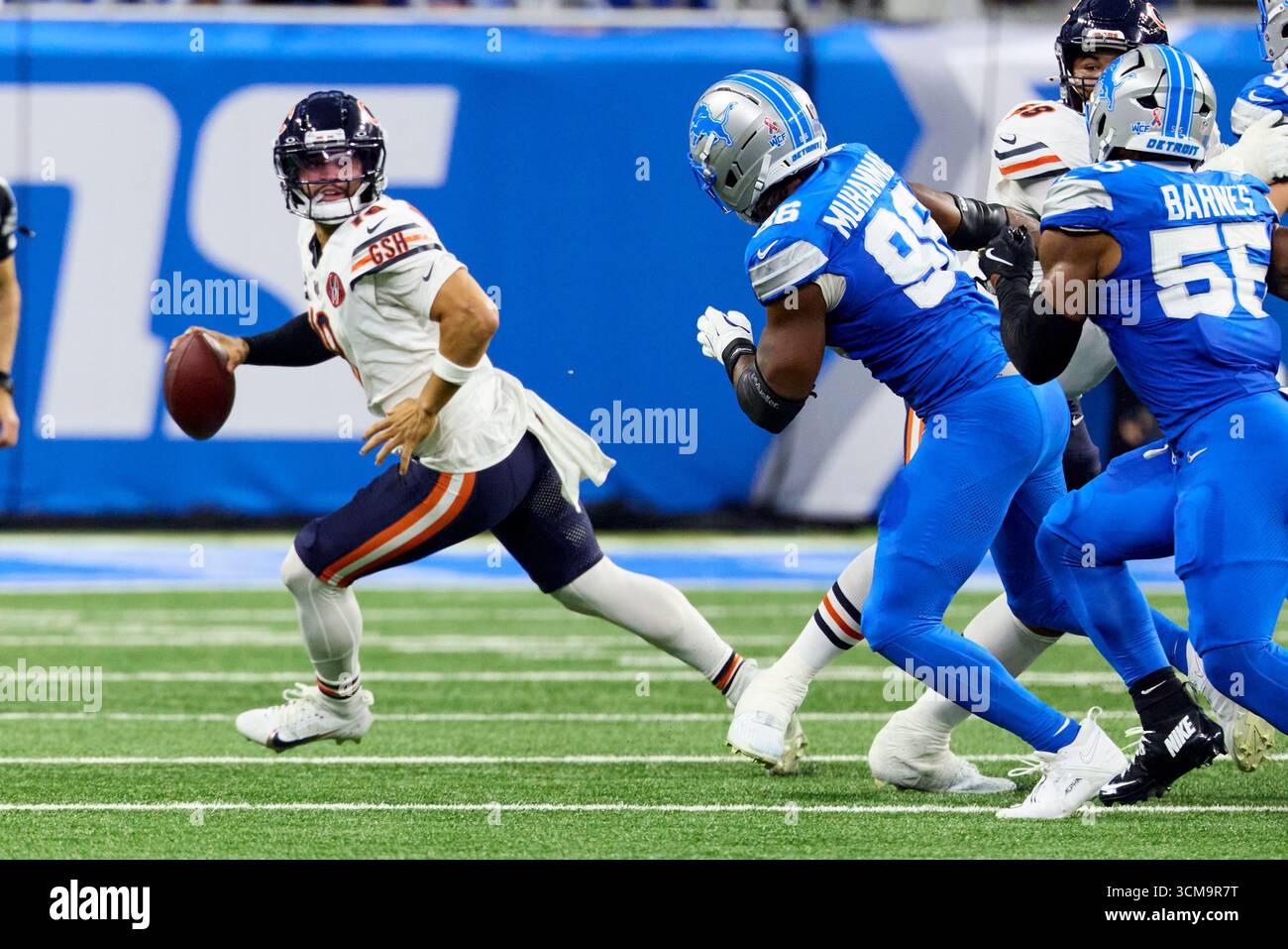Chicago Bears quarterback Caleb Williams (18) scrambles against the ...