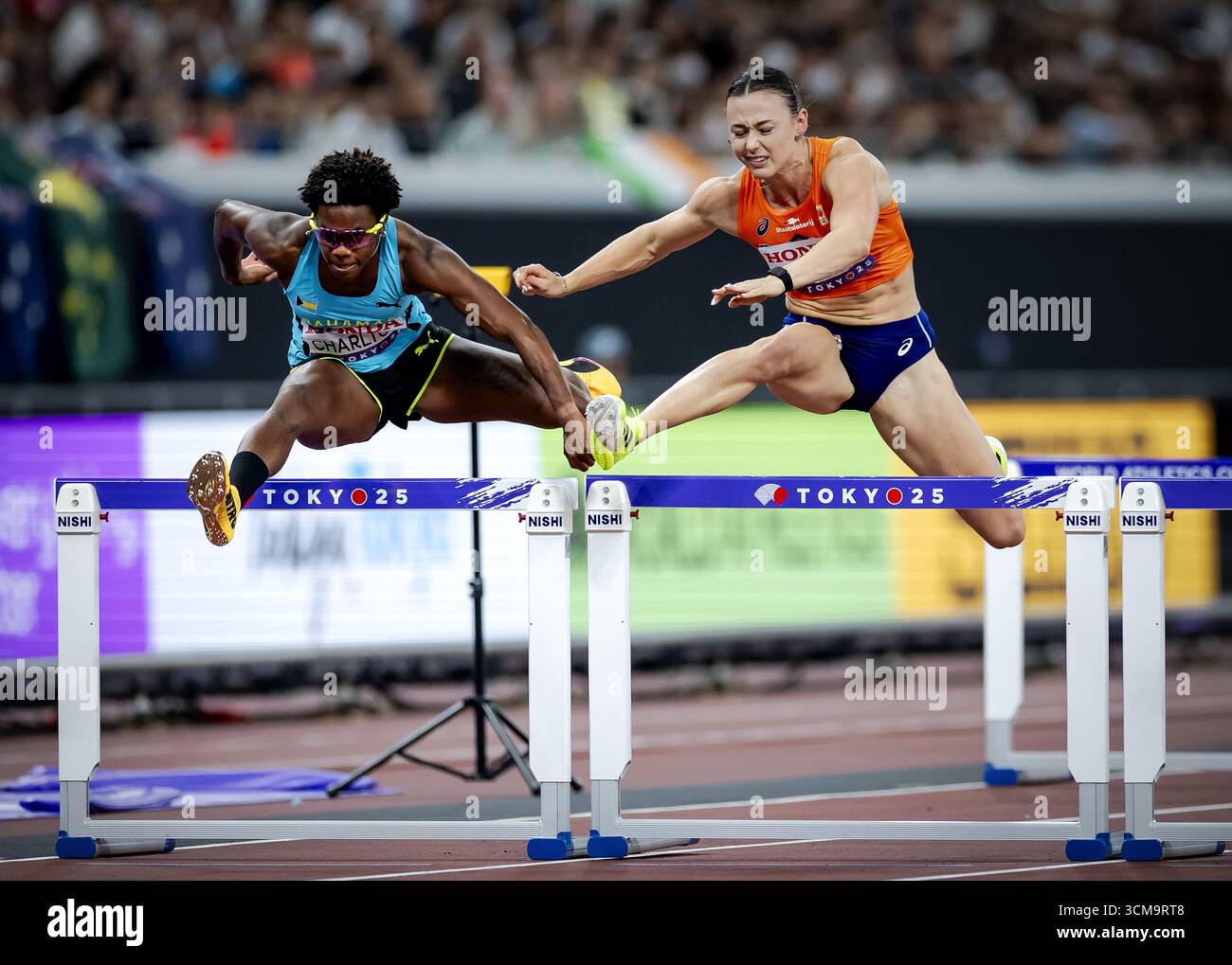 TOKYO - Nadine Visser in the final of the 100-meter hurdles at the ...