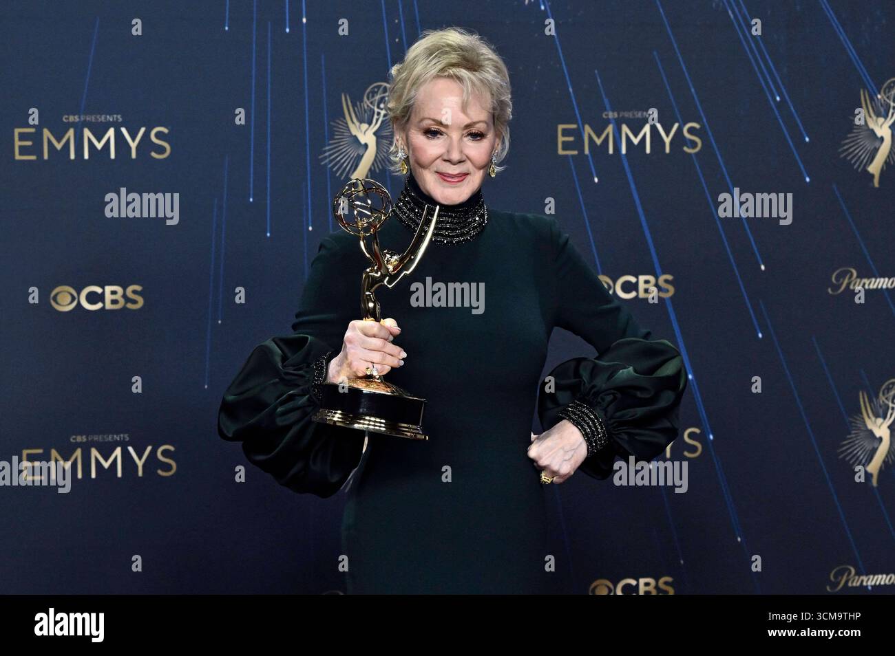 Jean Smart mit dem Emmy für die beste Hauptdarstellerin in der Comedy ...