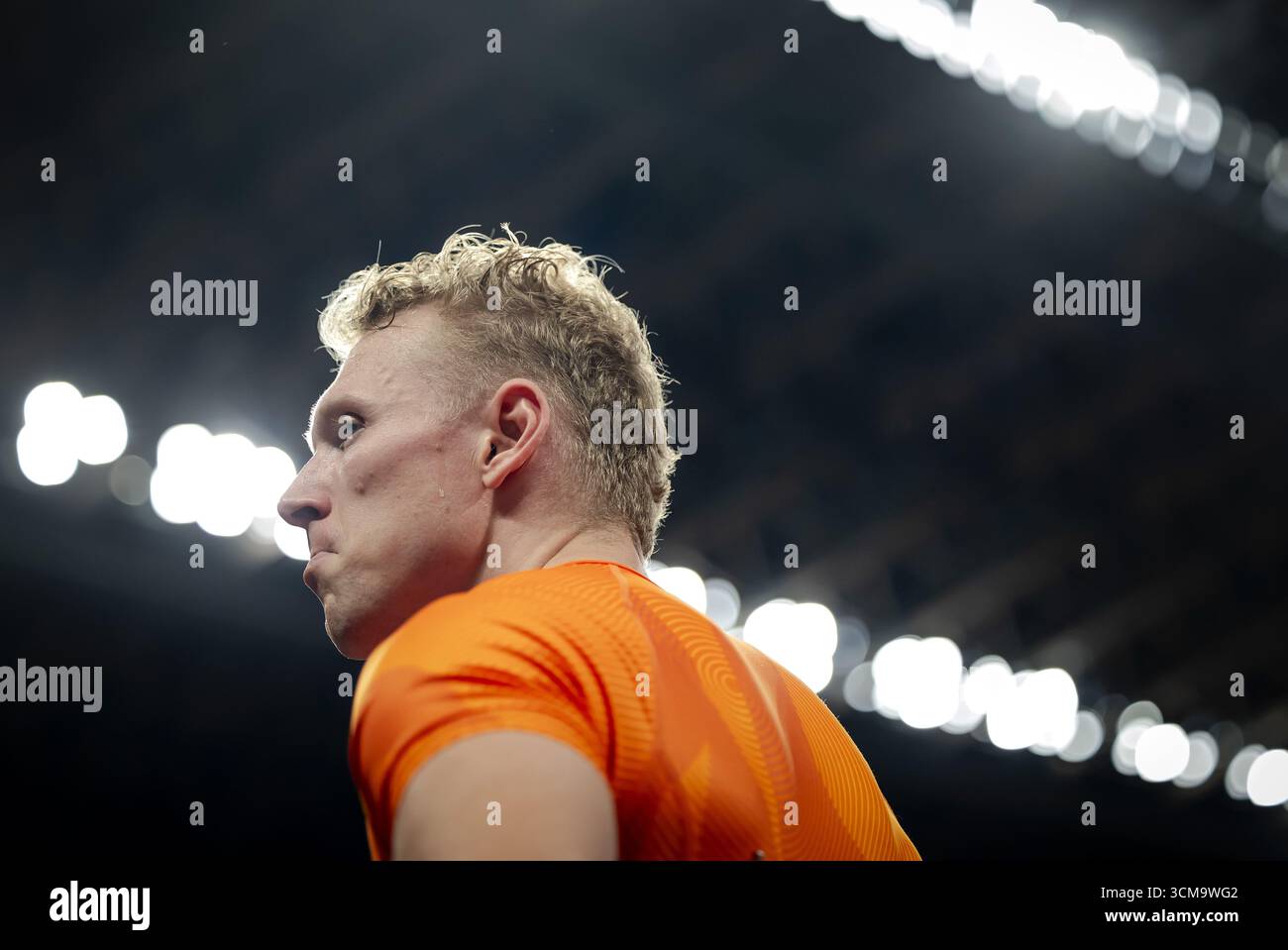 TOKYO - Menno Vloon in the pole vault final at the World Athletics ...