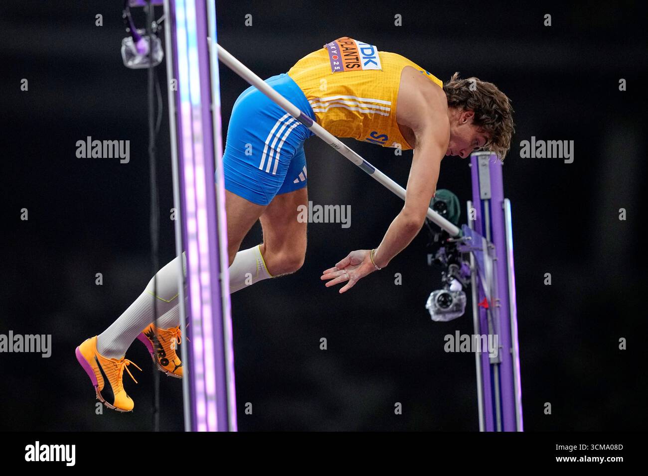 Sweden's Armand Duplantis makes a clearance to break the world record ...