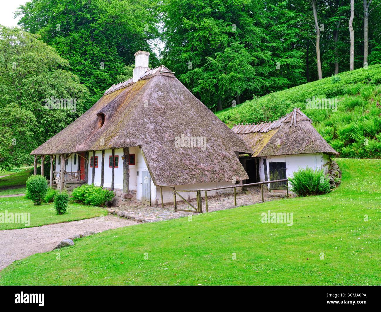 Thatched swiss hut hi-res stock photography and images - Alamy
