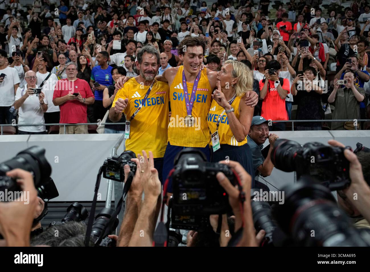 Sweden's Armand Duplantis celebrates with his parents after making a ...