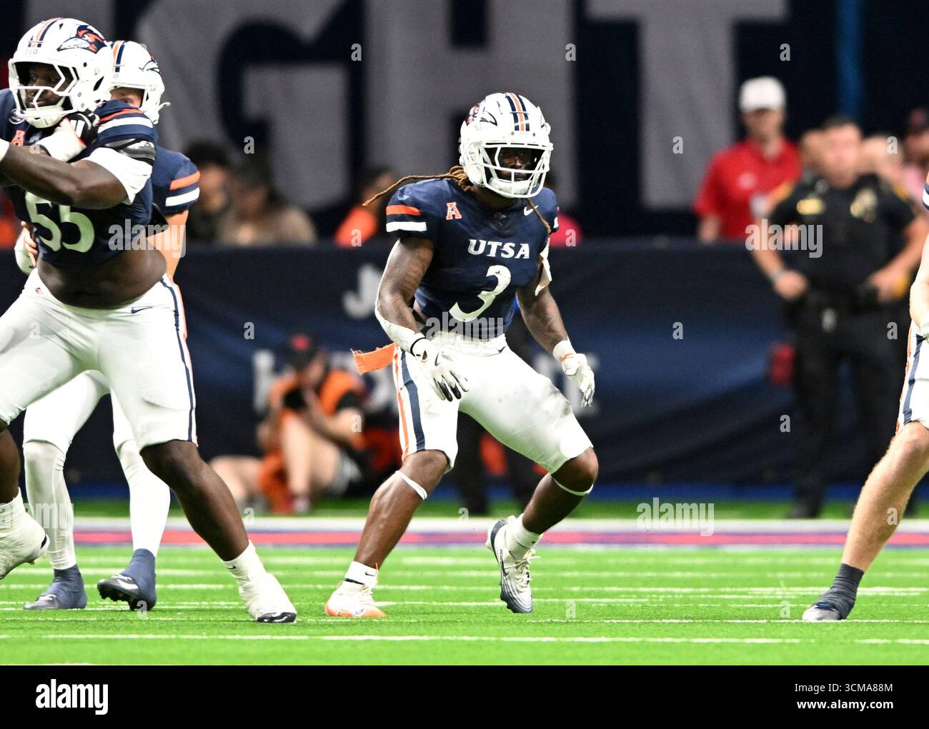 SAN ANTONIO, TX - SEPTEMBER 13: UTSA Roadrunners RB Robert Henry Jr ...