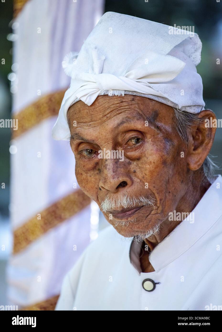 Temple priest in meditation, temple dance, temple dancers, temple ...