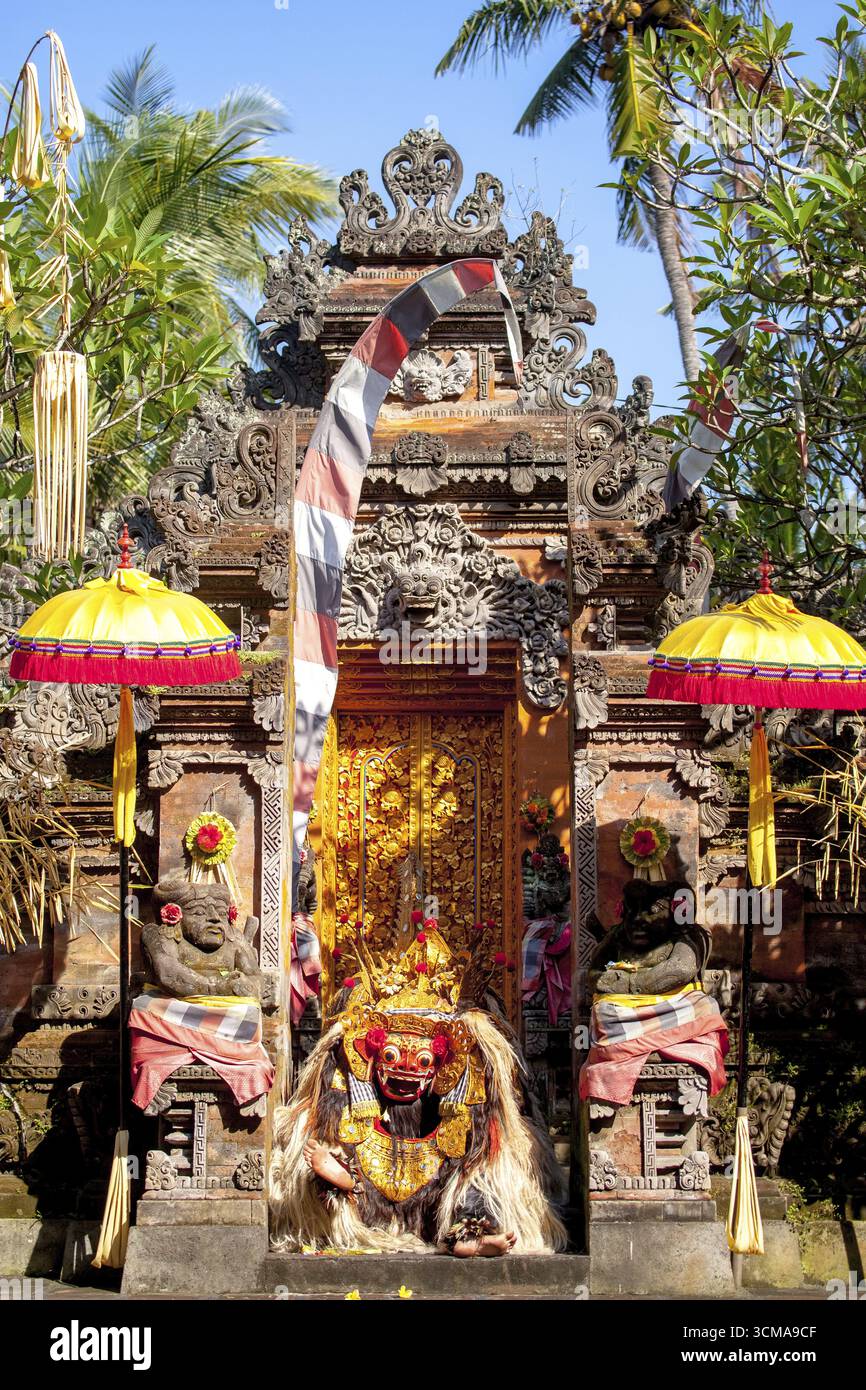 Temple dance, temple dancers, temple dancers in klaas masks and ...