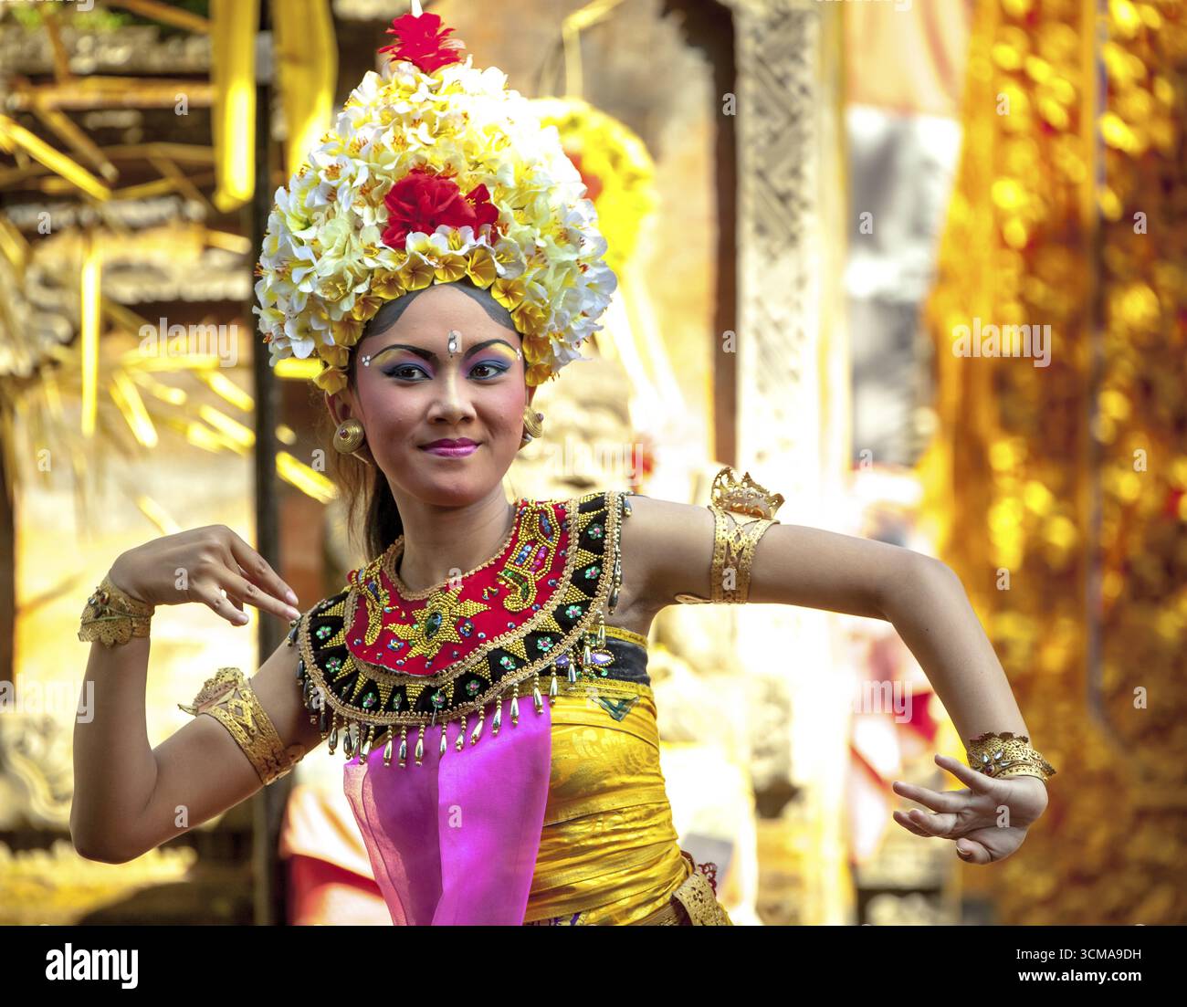 Temple dance, temple dancers, temple dancers in klaas masks and ...