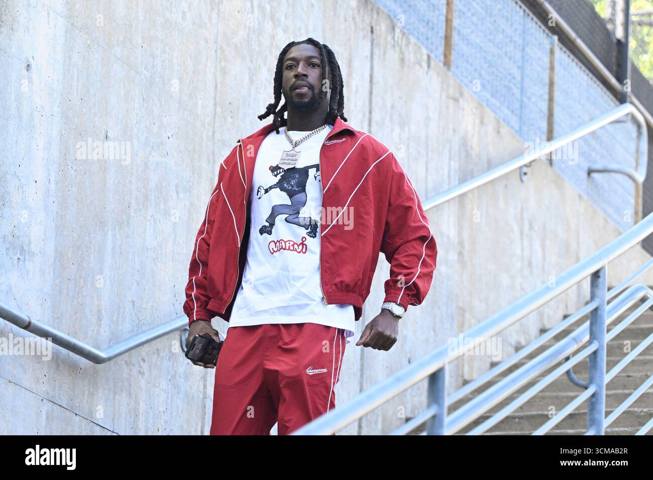 Tennessee Titans wide receiver Calvin Ridley (0) arrives for an NFL ...
