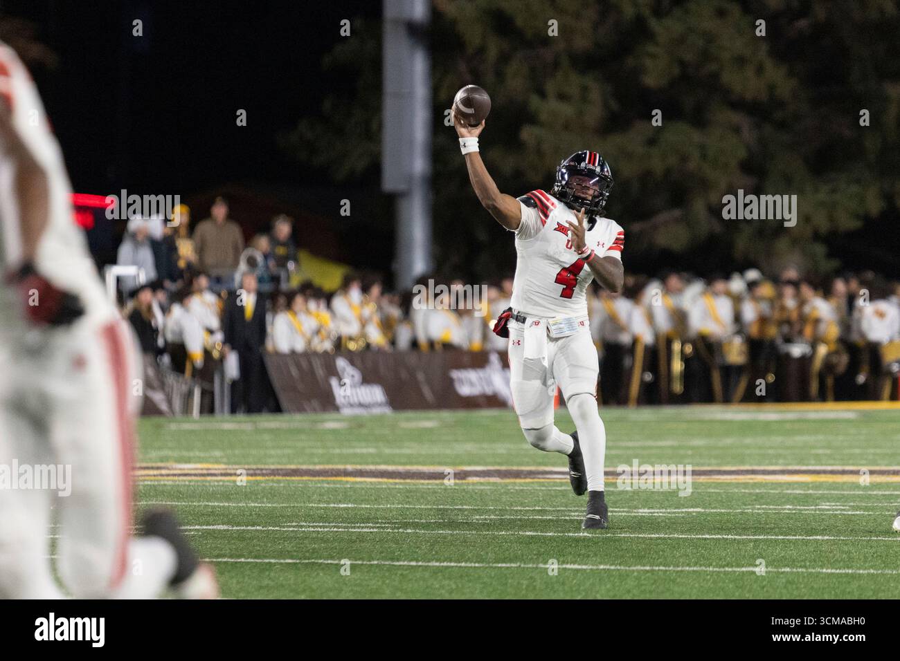 Utah quarterback Devon Dampier (4) passes the football during the first ...