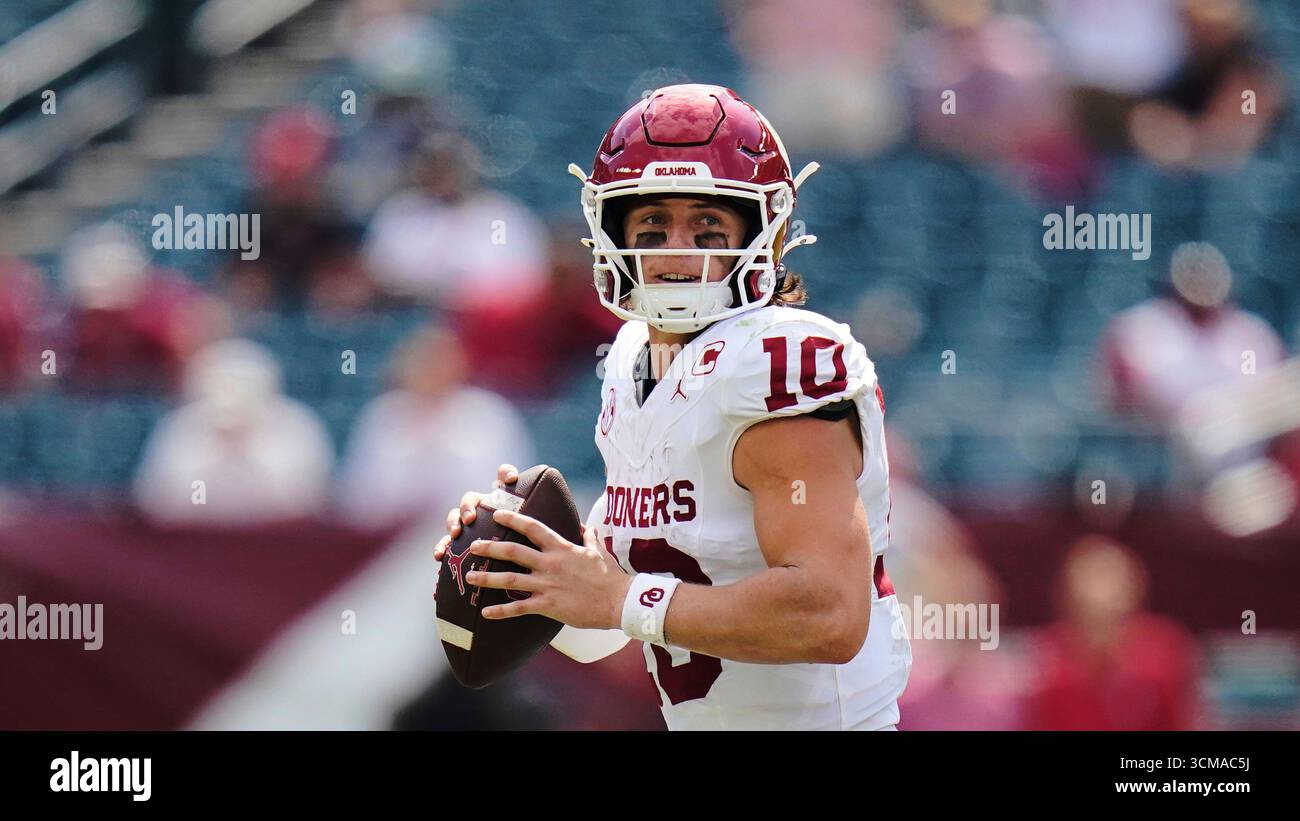 Oklahoma quarterback John Mateer (10) during an NCAA football game ...