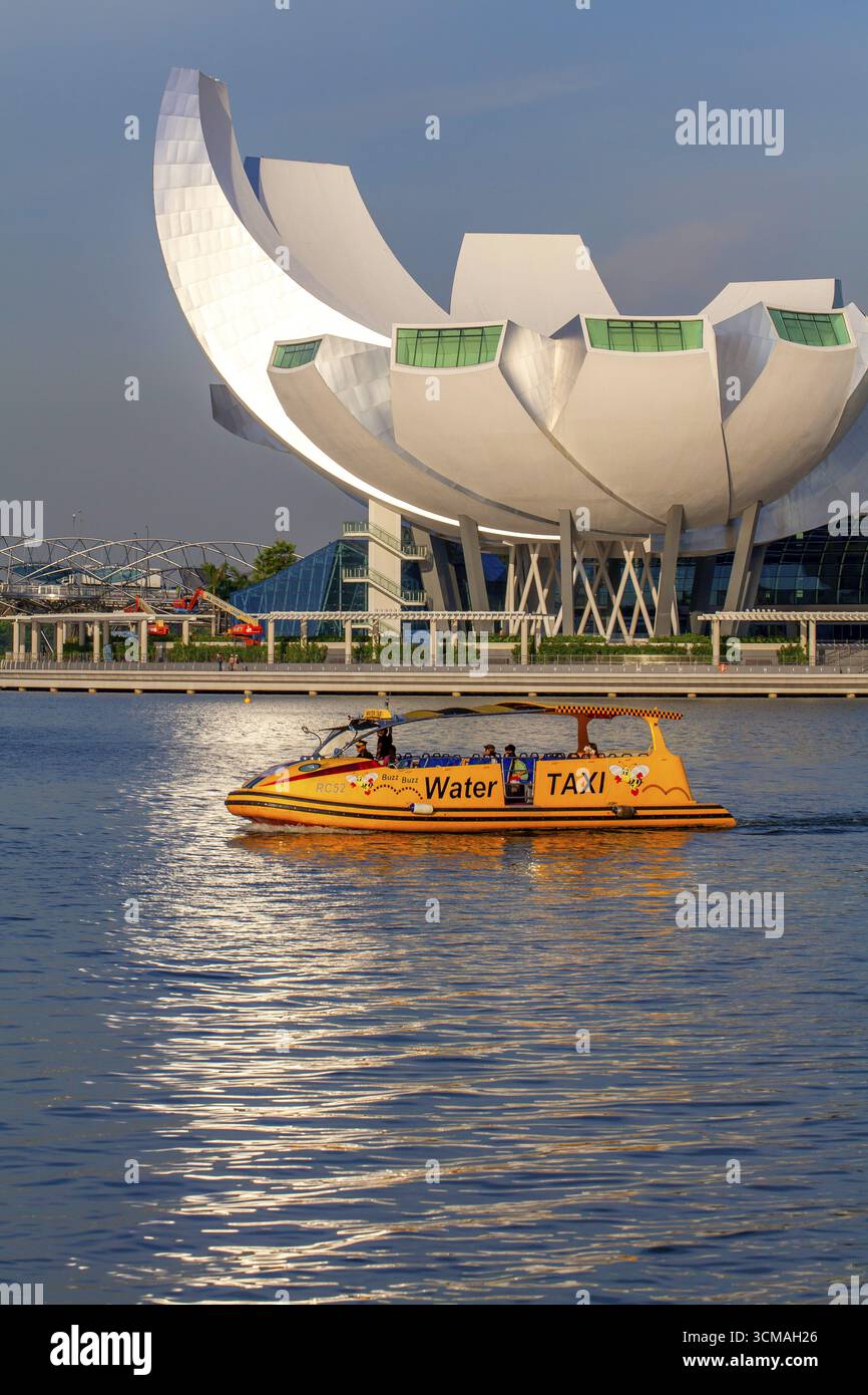 Water taxi on Marina Bay, ArtScience Museum, Singapore, Asia, travel ...