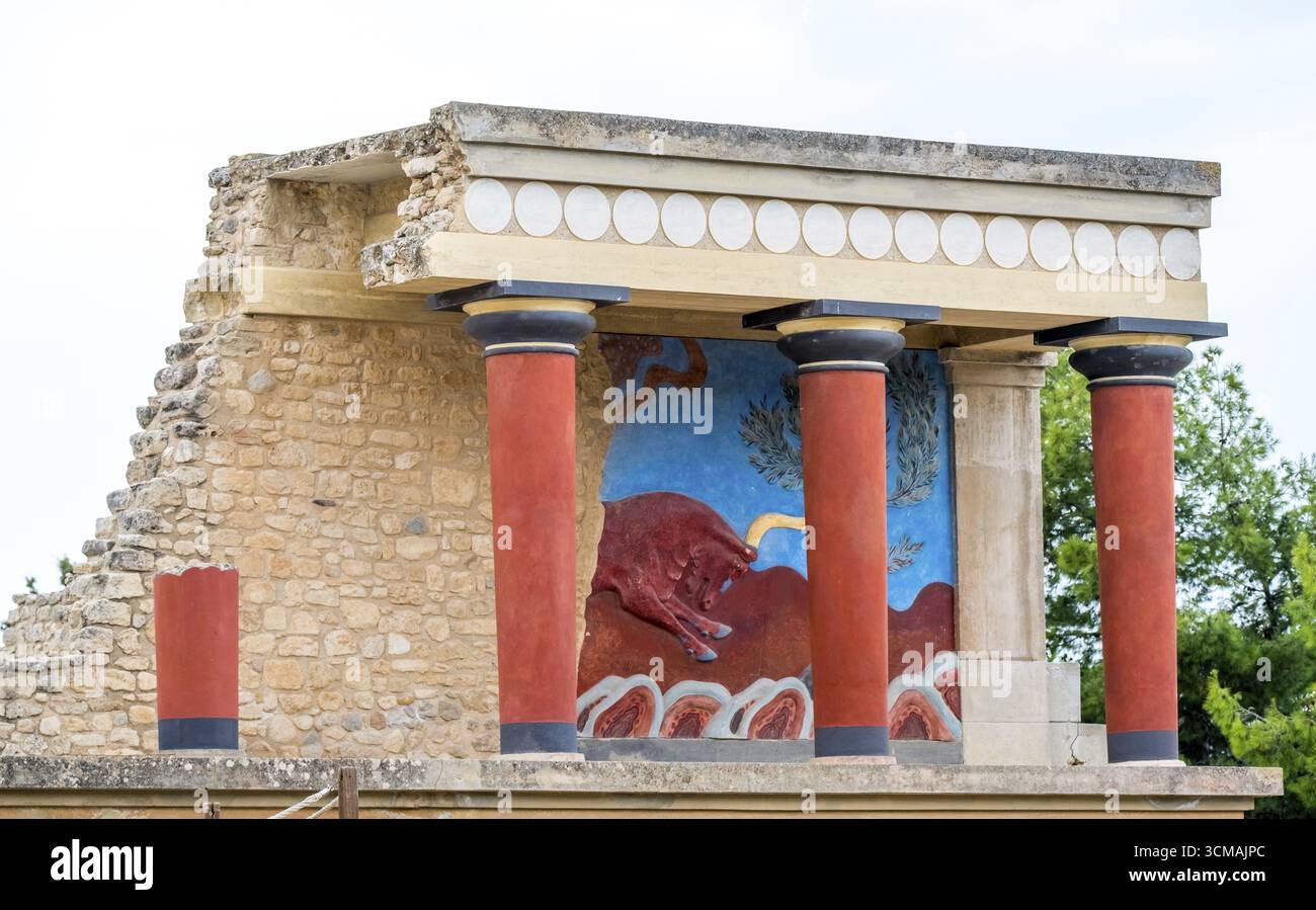Columns and bull fresco according to Arthur Evans, parts of the Minoan ...