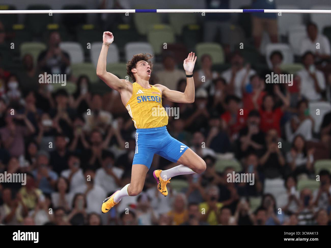 (250915) -- TOKYO, Sept. 15, 2025 (Xinhua) -- Armand Duplantis of ...