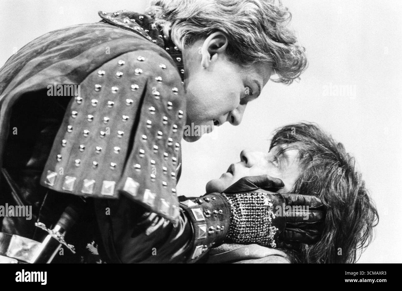 l-r: Kenneth Branagh (Henry V), Stephen Simms (Lord Scroop) in HENRY V ...