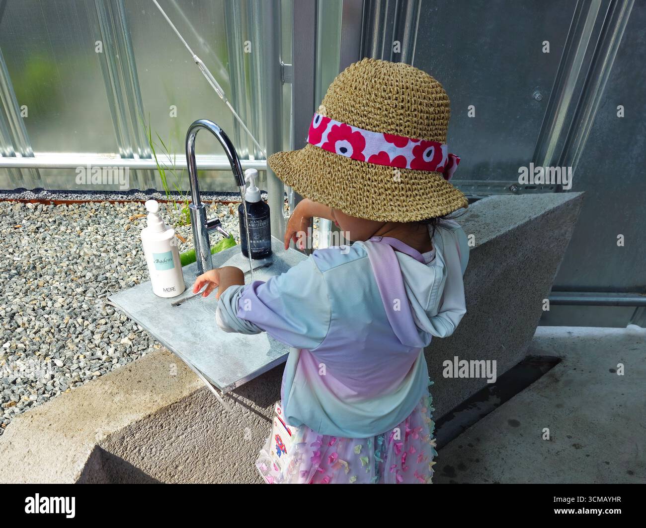 Child hands water basin hi-res stock photography and images - Alamy