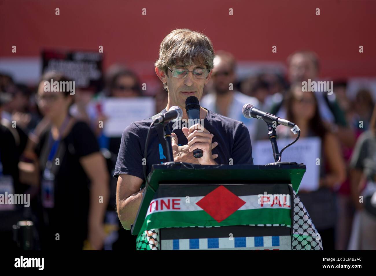 Manolo Caro, Spanish actor speaks during a rally sponsored by "Artists ...