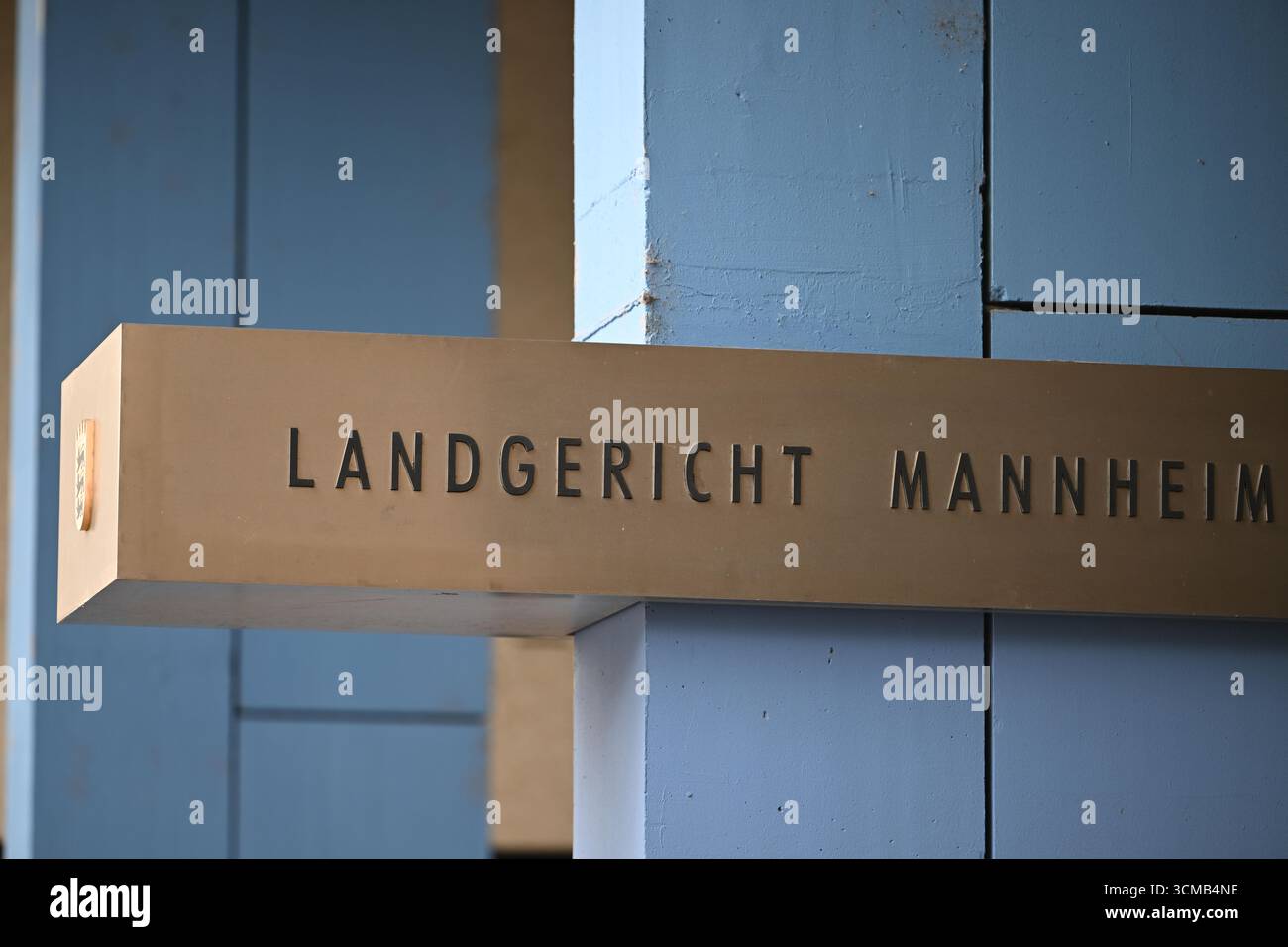 15 September 2025, Baden-Württemberg, Mannheim: A sign points to the ...