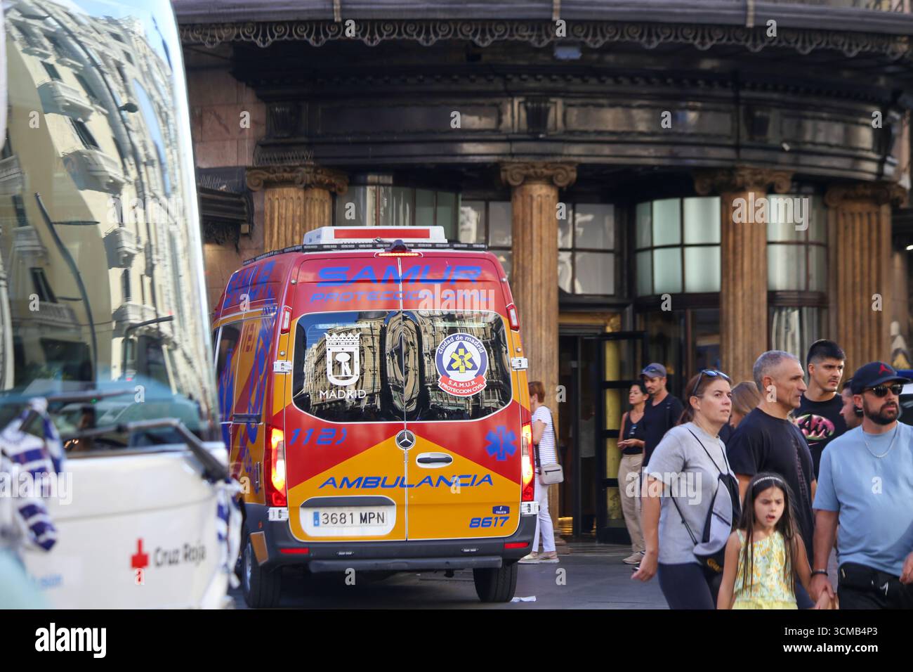 Ambulance in gran via hi-res stock photography and images - Alamy