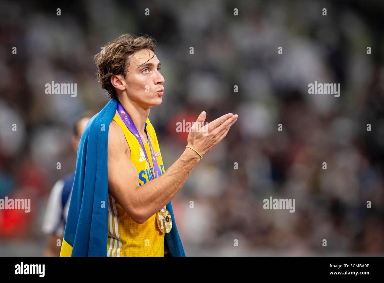 Sweden's Armand Duplantis celebrates with United States' Sam Kendricks ...