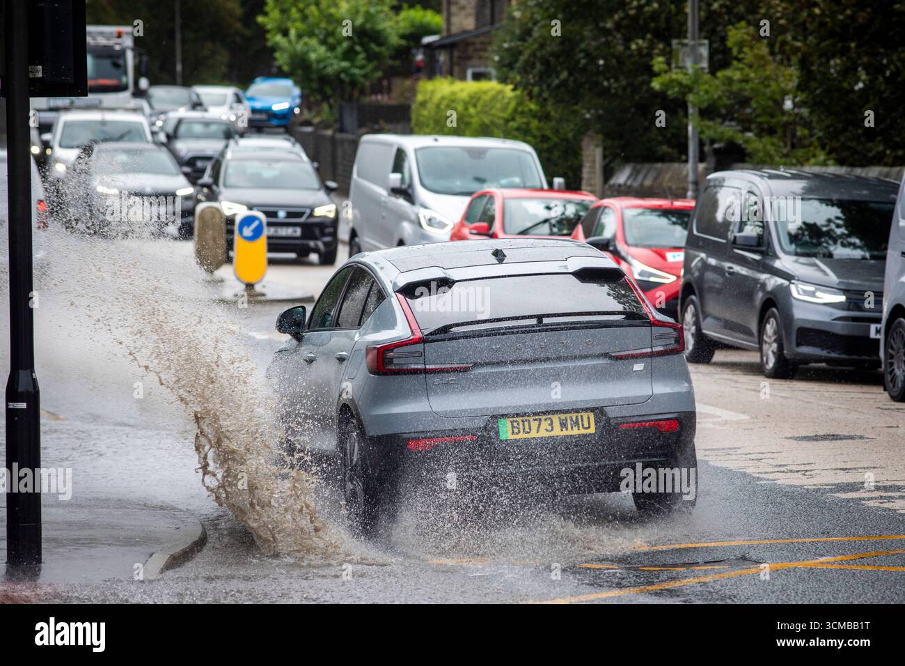 UK Weather, West Yorkshire, UK. 15th September, 2025. Drivers deal with ...